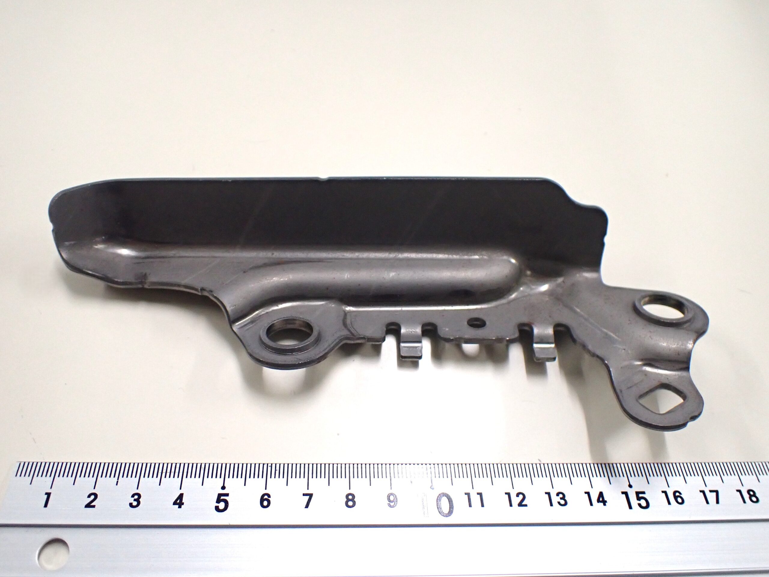 SPFH590製BRKT TILT順送事例 - 横山製作所